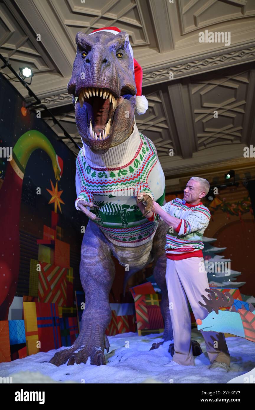 London’s Natural History Museum unveils sustainable Christmas jumper ...