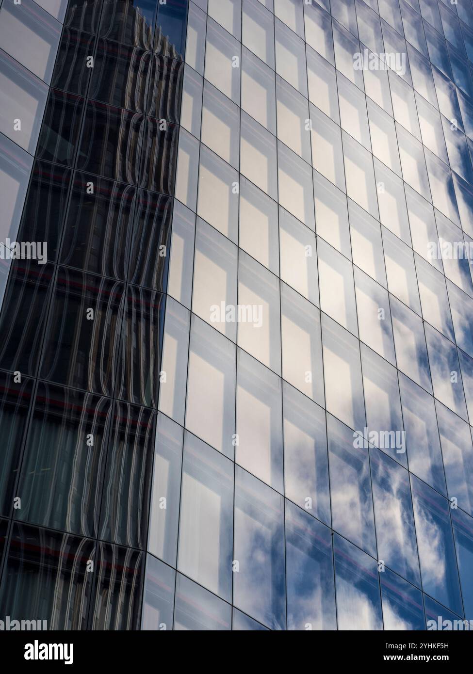 Reflection of Clouds, in the windows of Horizon 22, 22 Bishopsgate, The ...
