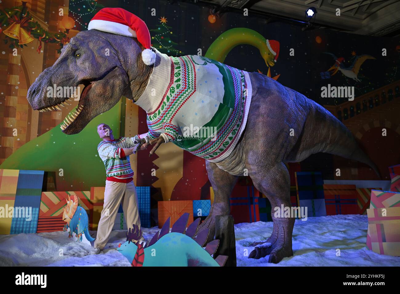 London’s Natural History Museum unveils sustainable Christmas jumper ...