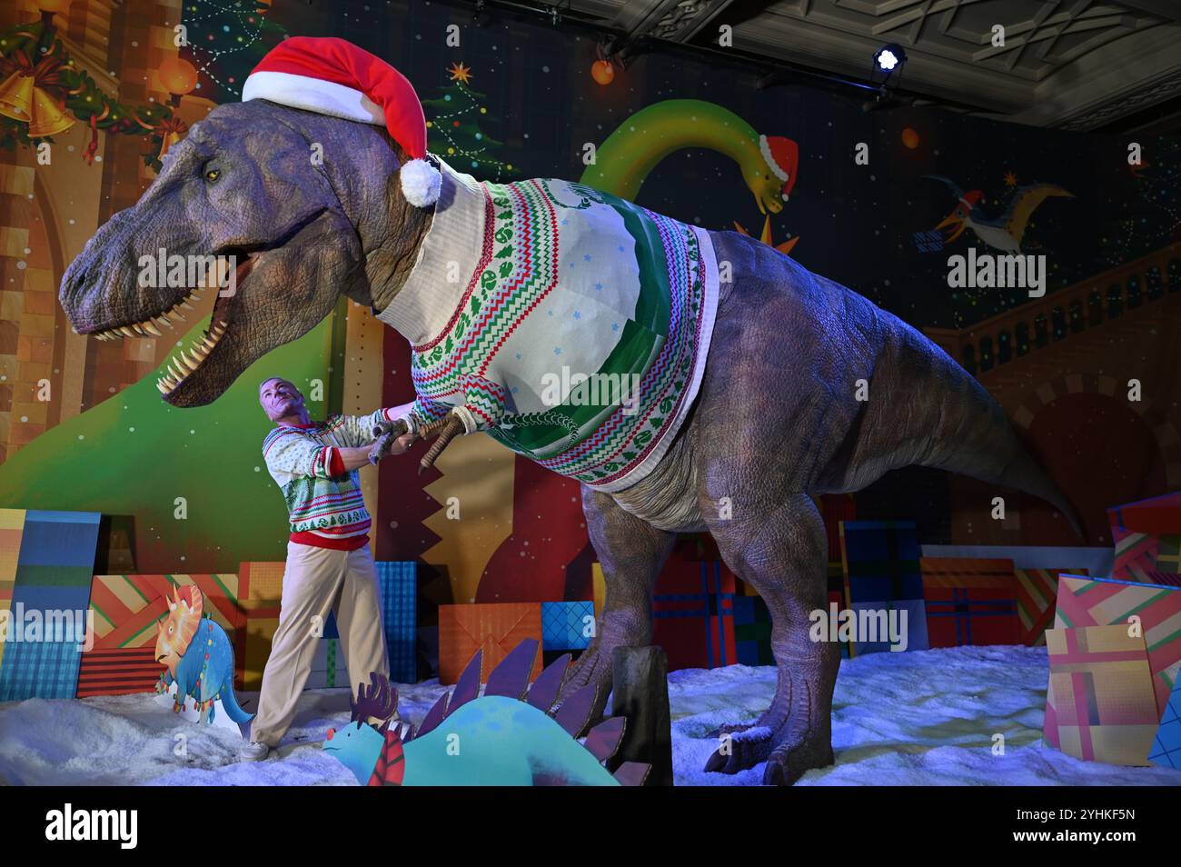 London’s Natural History Museum unveils sustainable Christmas jumper ...