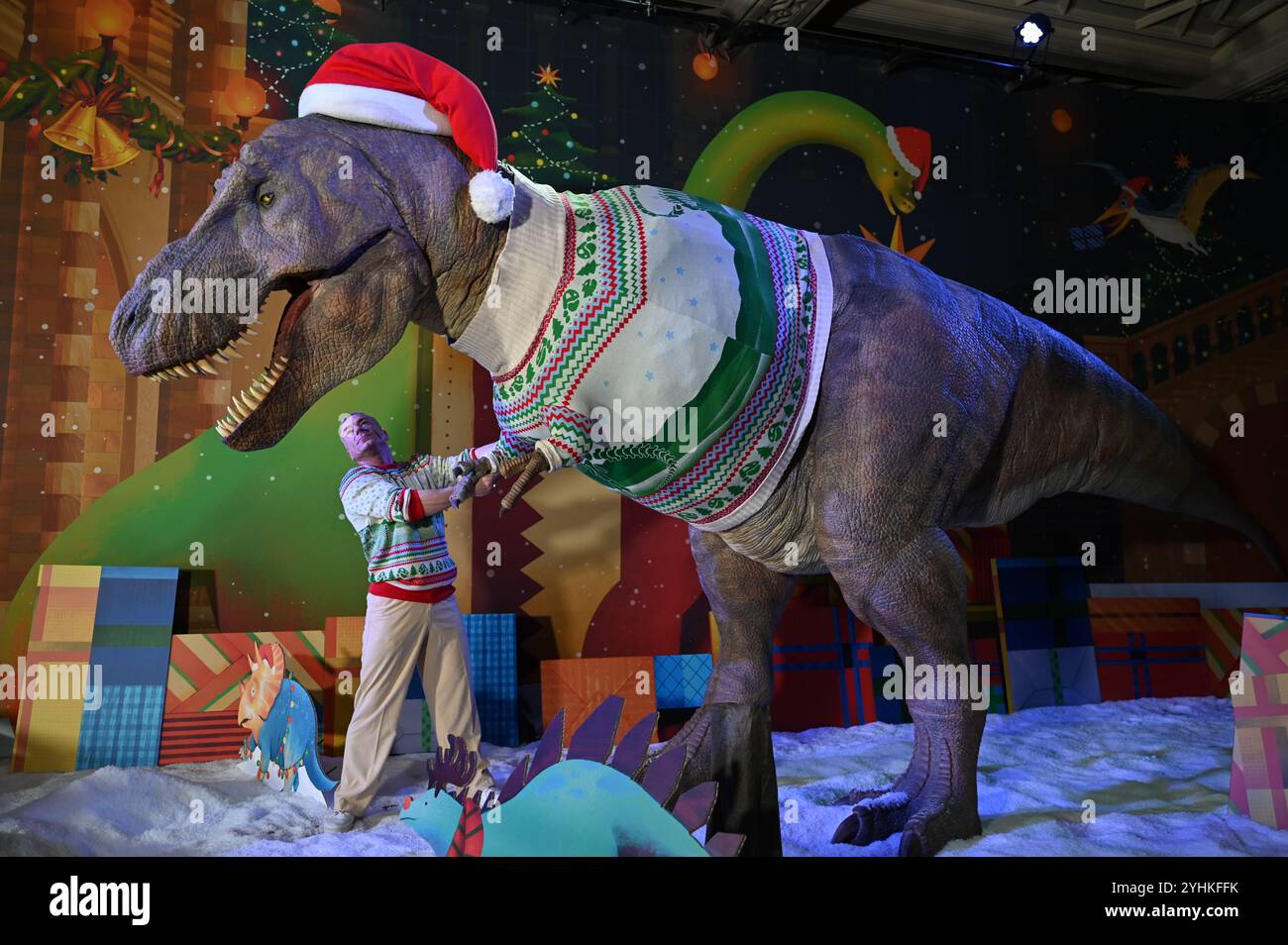 London’s Natural History Museum unveils sustainable Christmas jumper ...