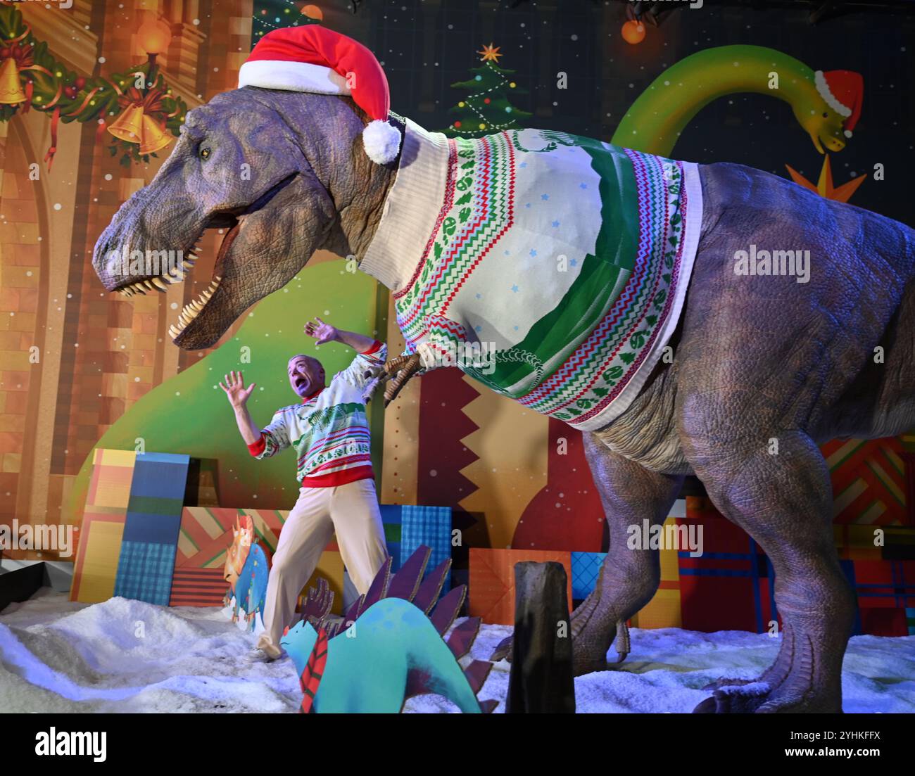 London’s Natural History Museum unveils sustainable Christmas jumper ...