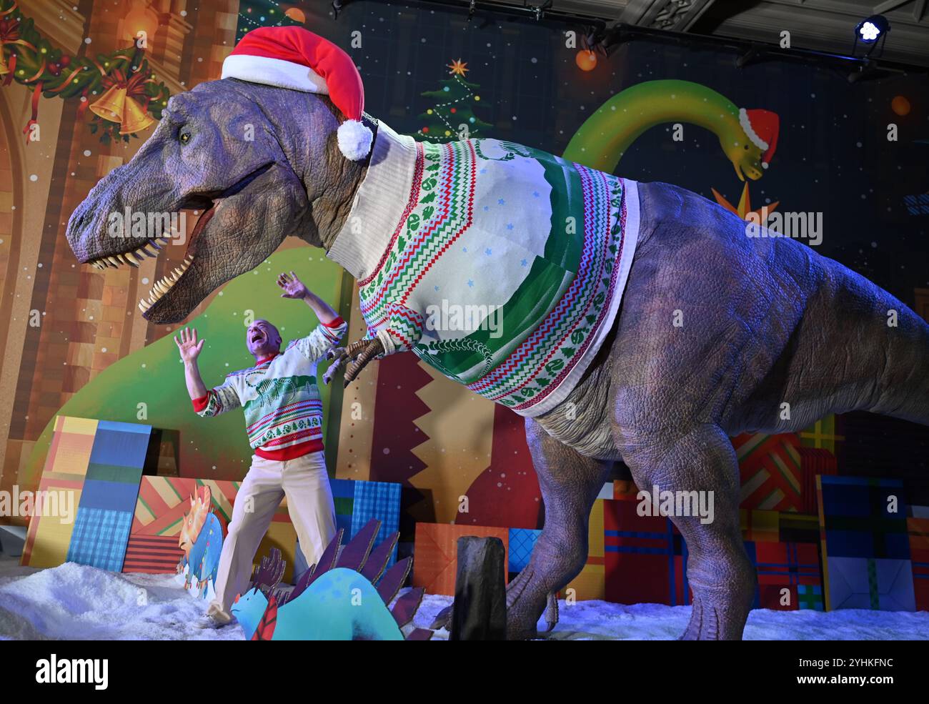 London’s Natural History Museum unveils sustainable Christmas jumper ...