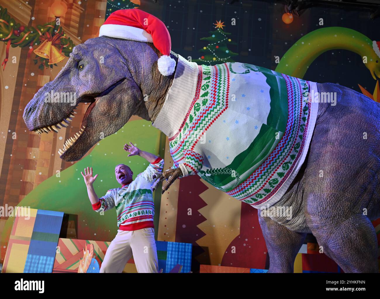 London’s Natural History Museum unveils sustainable Christmas jumper ...