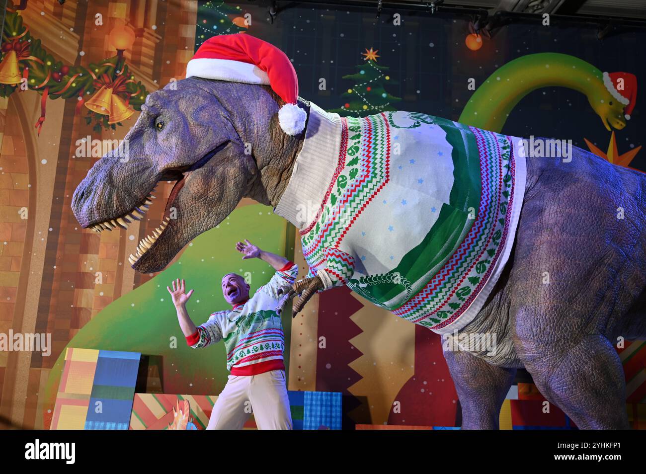 London’s Natural History Museum unveils sustainable Christmas jumper ...