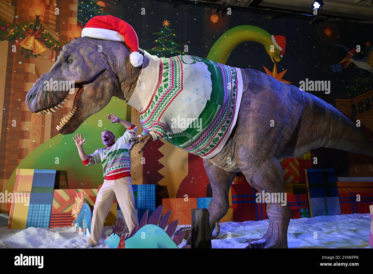 London’s Natural History Museum unveils sustainable Christmas jumper ...