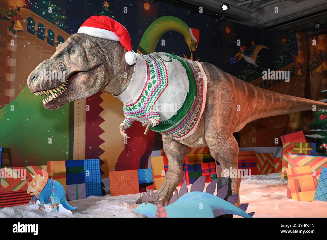 London’s Natural History Museum unveils sustainable Christmas jumper ...