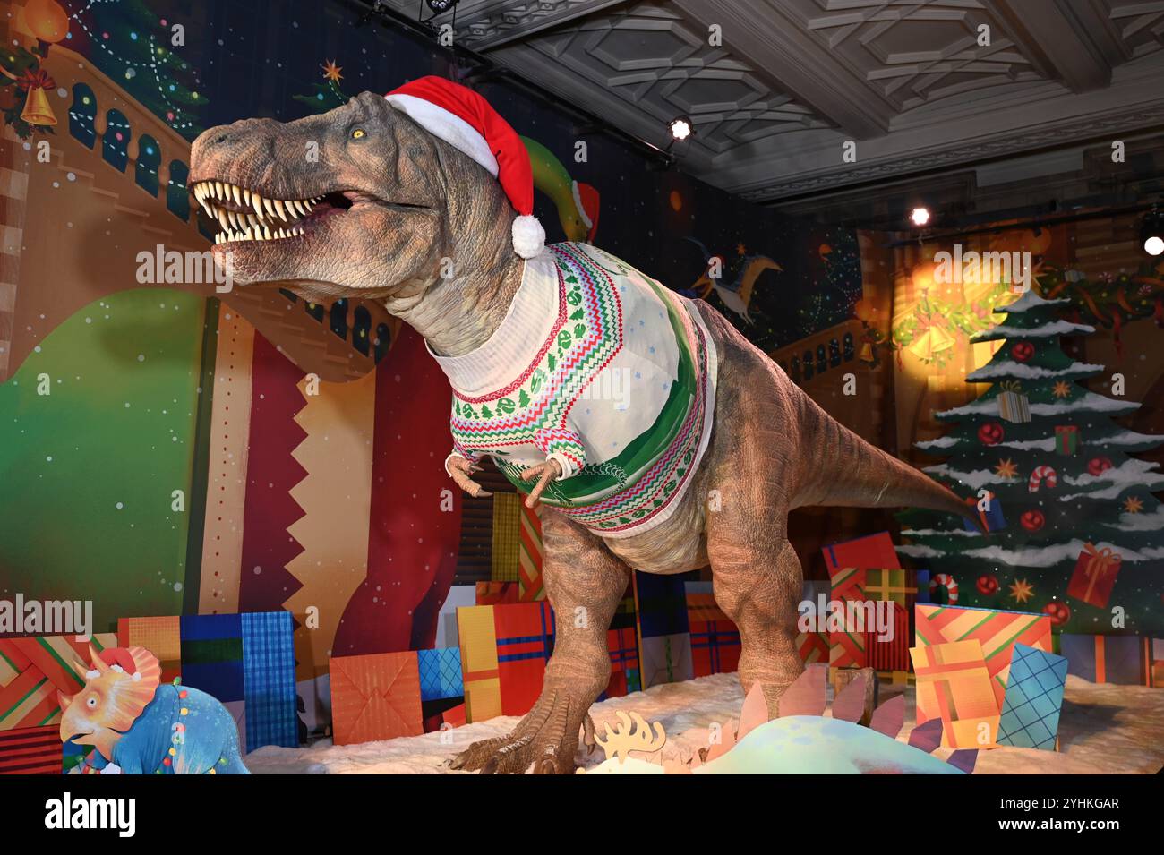 London’s Natural History Museum unveils sustainable Christmas jumper ...