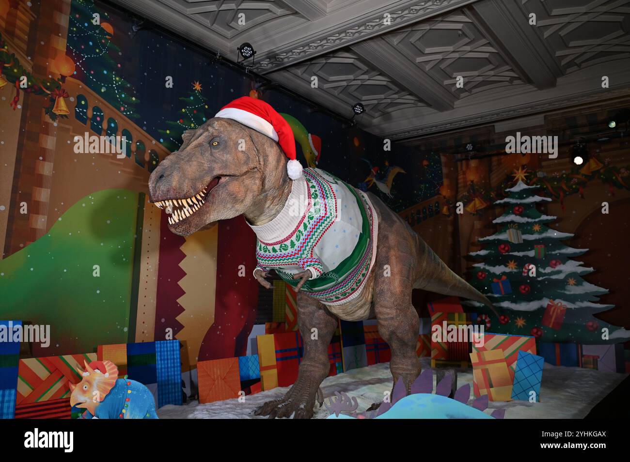 London’s Natural History Museum unveils sustainable Christmas jumper ...