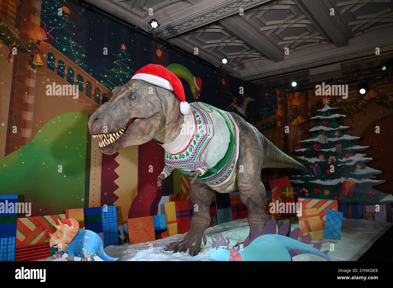 London’s Natural History Museum unveils sustainable Christmas jumper ...