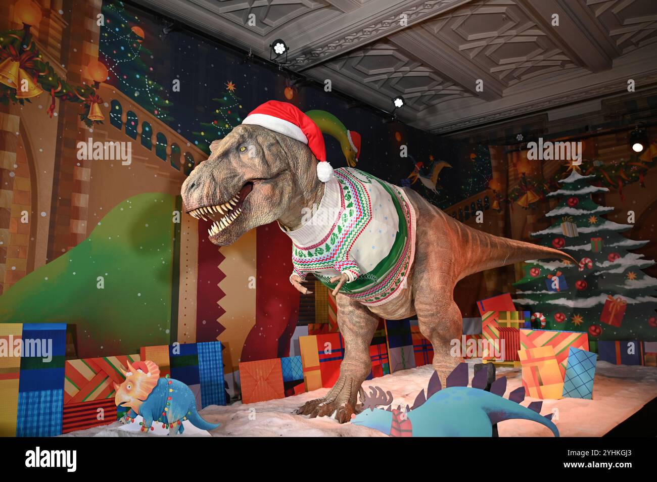 London’s Natural History Museum unveils sustainable Christmas jumper ...