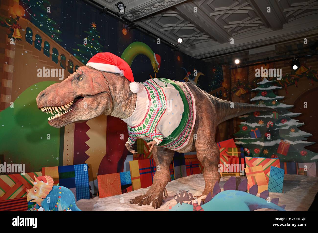 London’s Natural History Museum unveils sustainable Christmas jumper ...