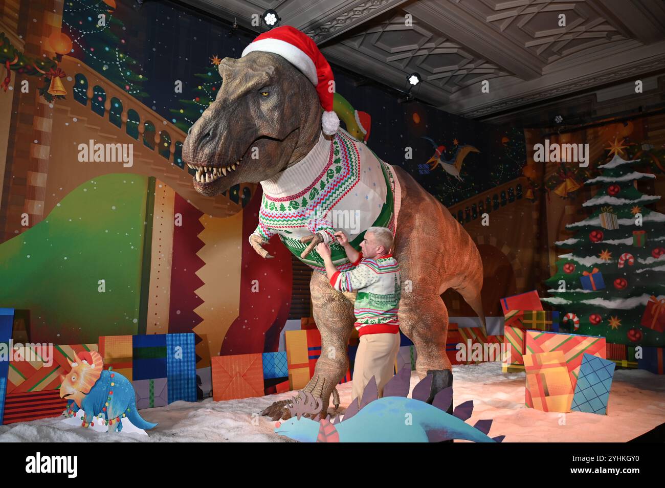 London’s Natural History Museum unveils sustainable Christmas jumper ...