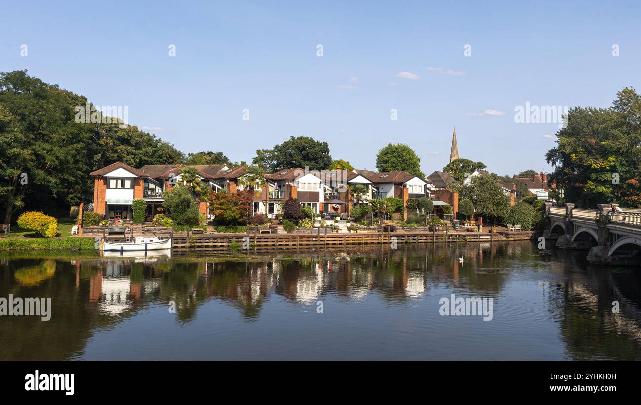Riverside houses and bridge in Weybridge, Surrey Stock Photo - Alamy
