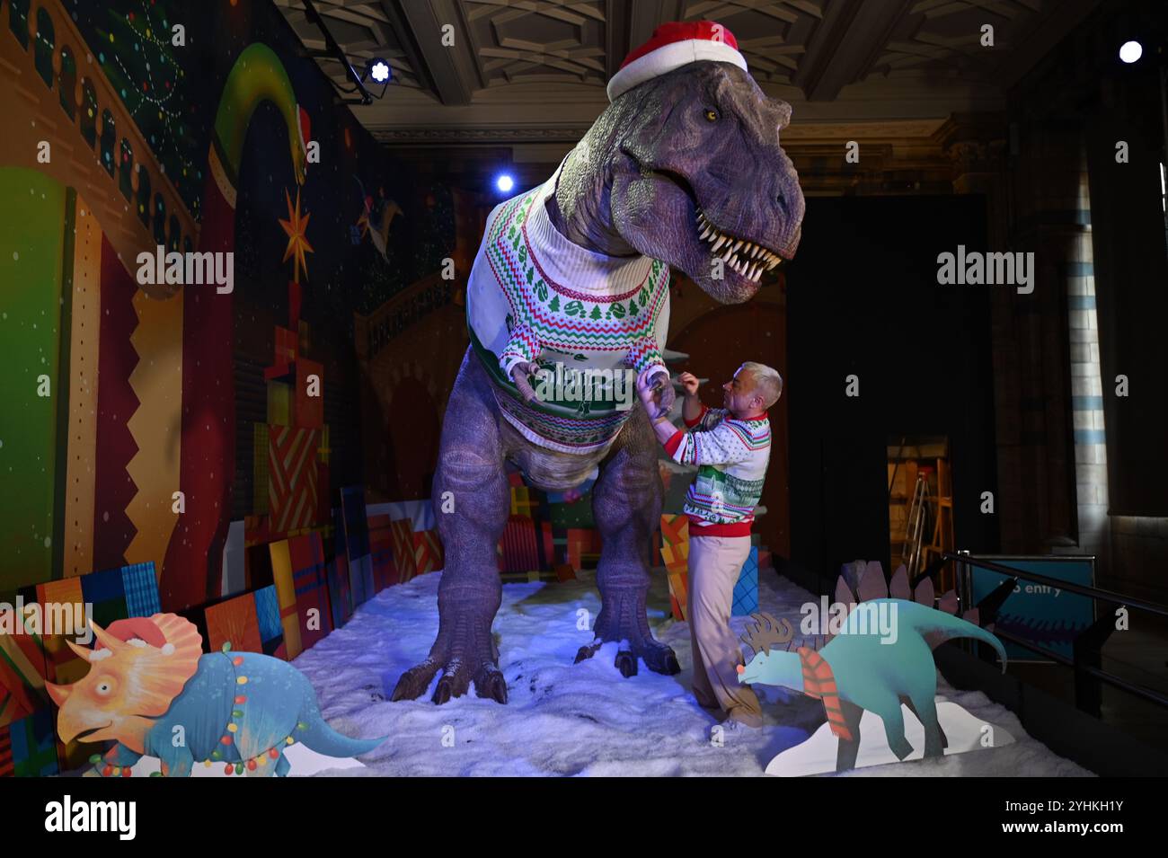 London’s Natural History Museum unveils sustainable Christmas jumper ...