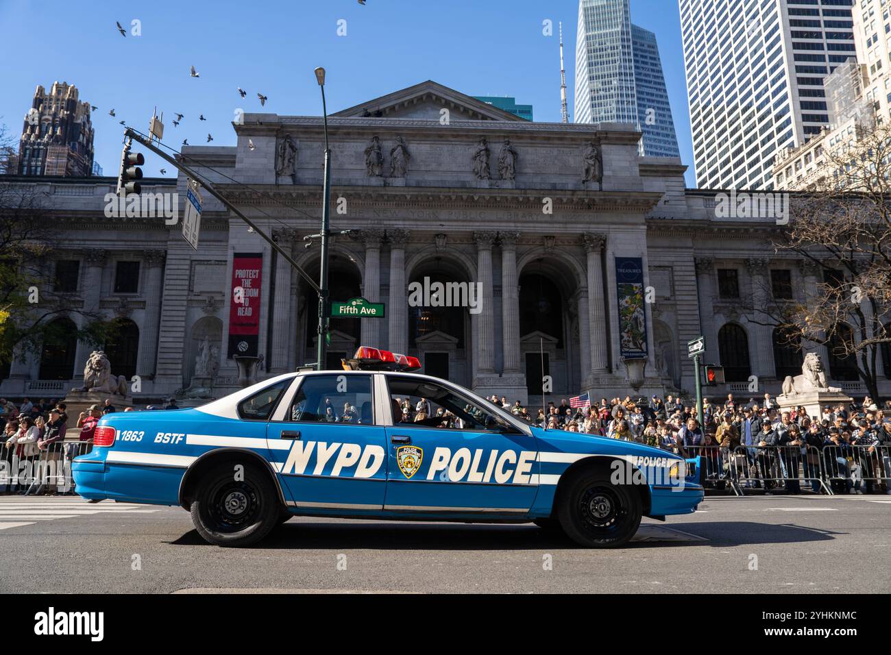 A historic police car drives through the 2024 Veterans Day Parade in ...