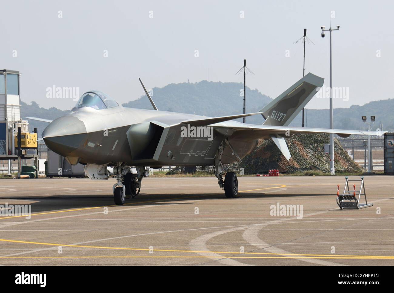 A Chinese Air Force's J-20 stealth fighter at the Zhuhai Airshow in ...