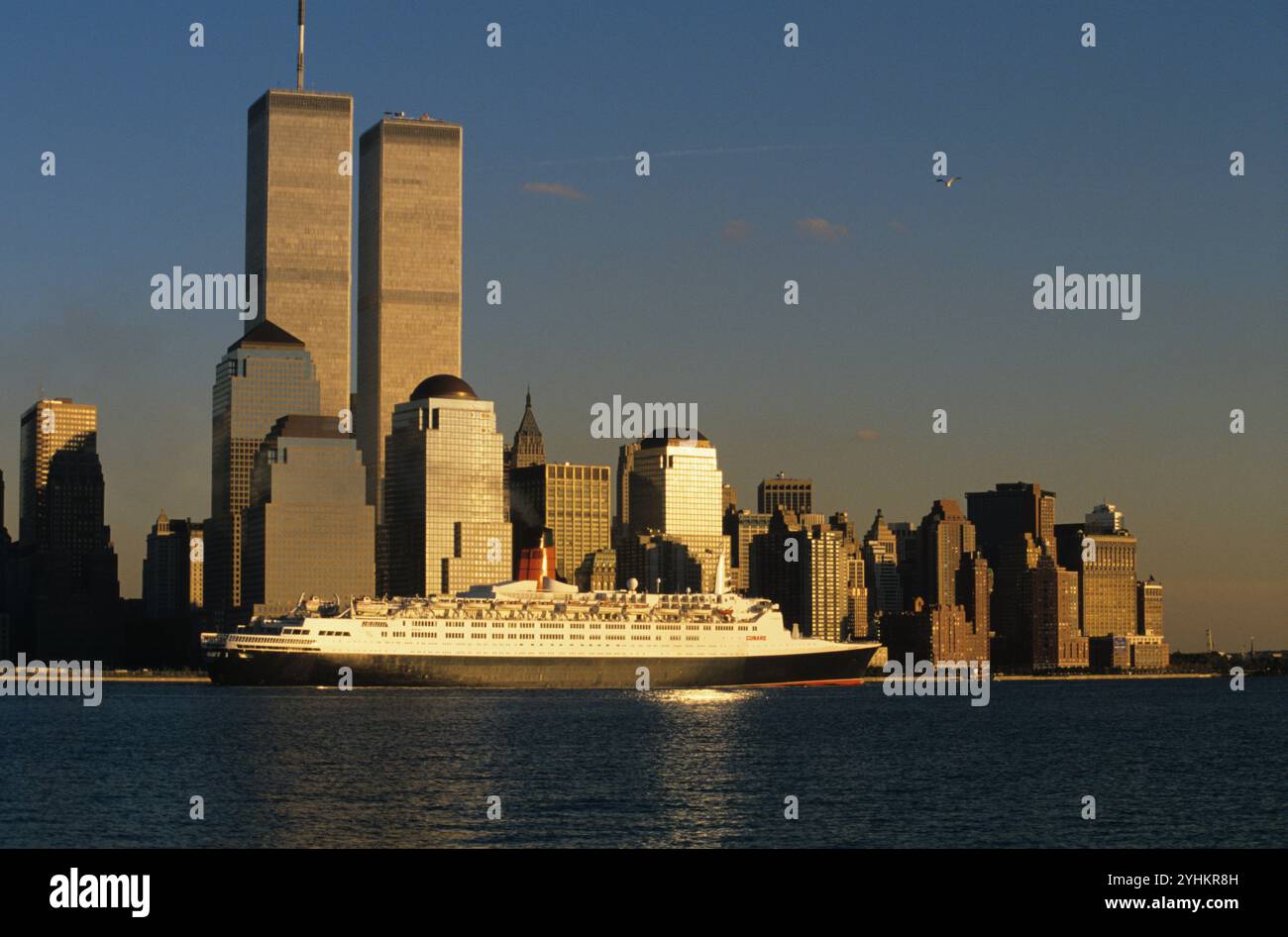 New york skyline sunset twin towers hi-res stock photography and images ...