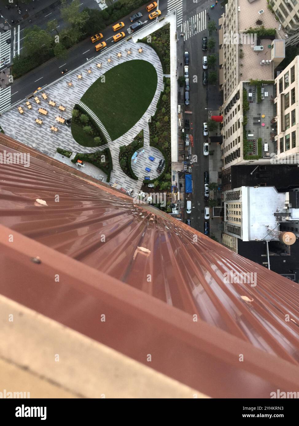 Bustling park hi-res stock photography and images - Alamy