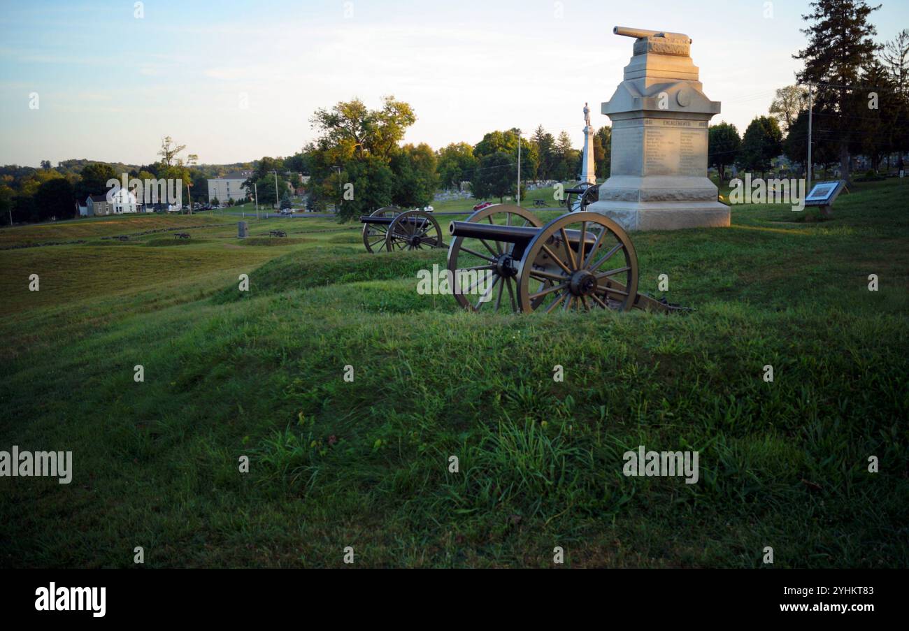 Artillery battery and monuments at the historic American Civil War ...