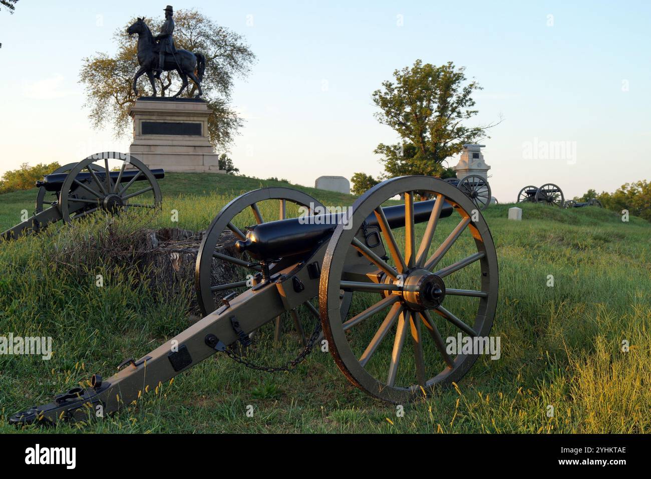 Artillery battery and monuments at the historic American Civil War ...