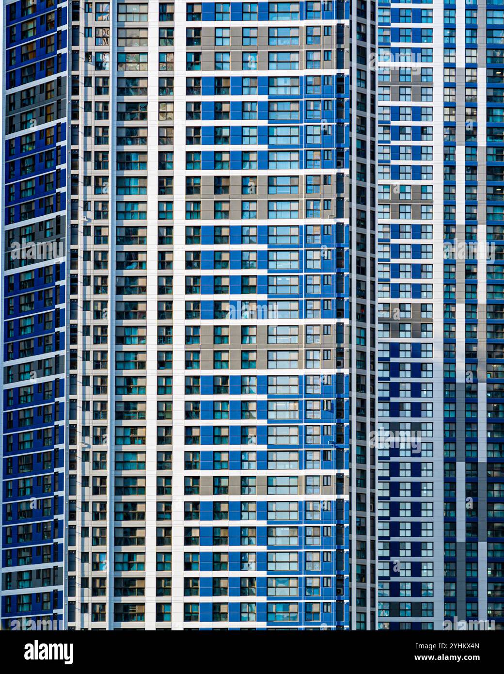 Symmetrical pattern vertical blue hi-res stock photography and images ...