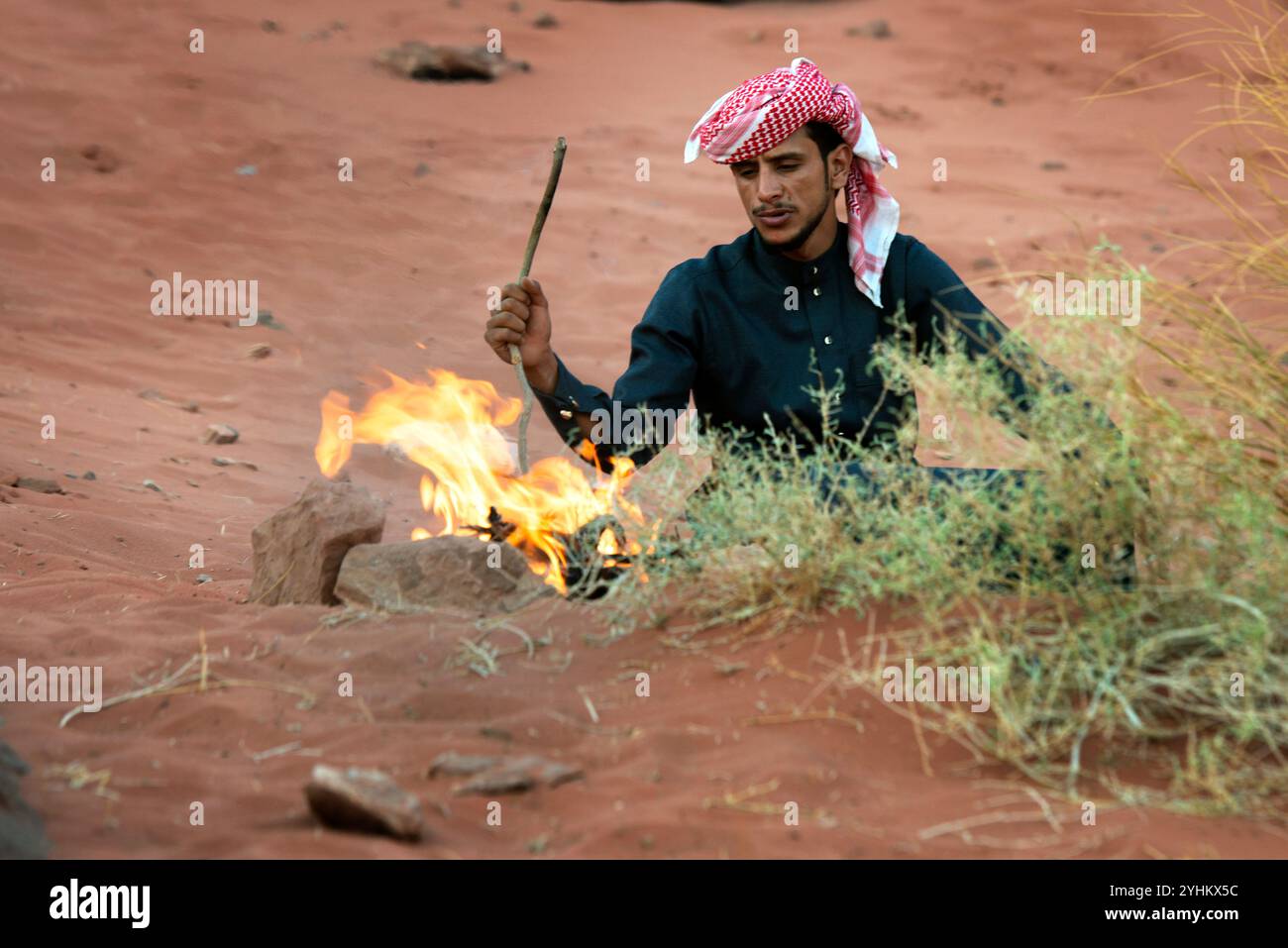 Bedouin lighting a fire to prepare tea. Wadi Rum Desert (Uadi Rum ...