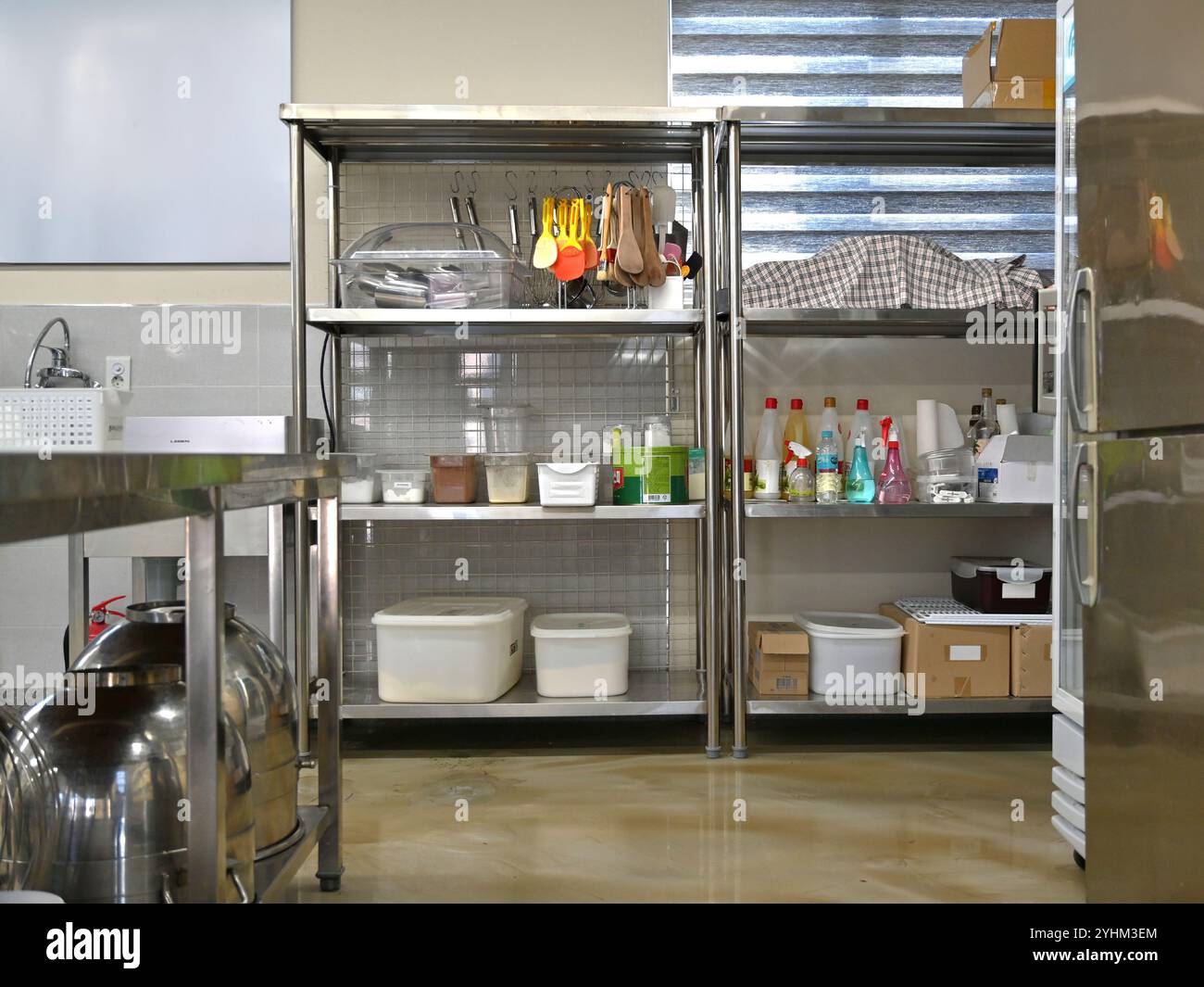 Professional food handling hi-res stock photography and images - Alamy