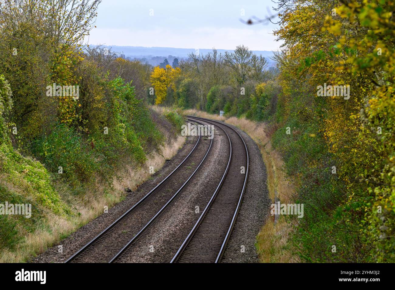 Railway tracks going around a bend Stock Photo - Alamy