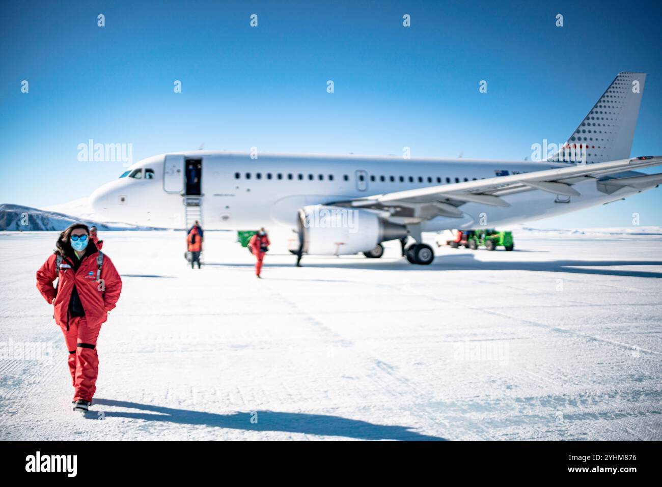 The airbus A320 landed on the pack ice of Terra Nova Bay, where the ...