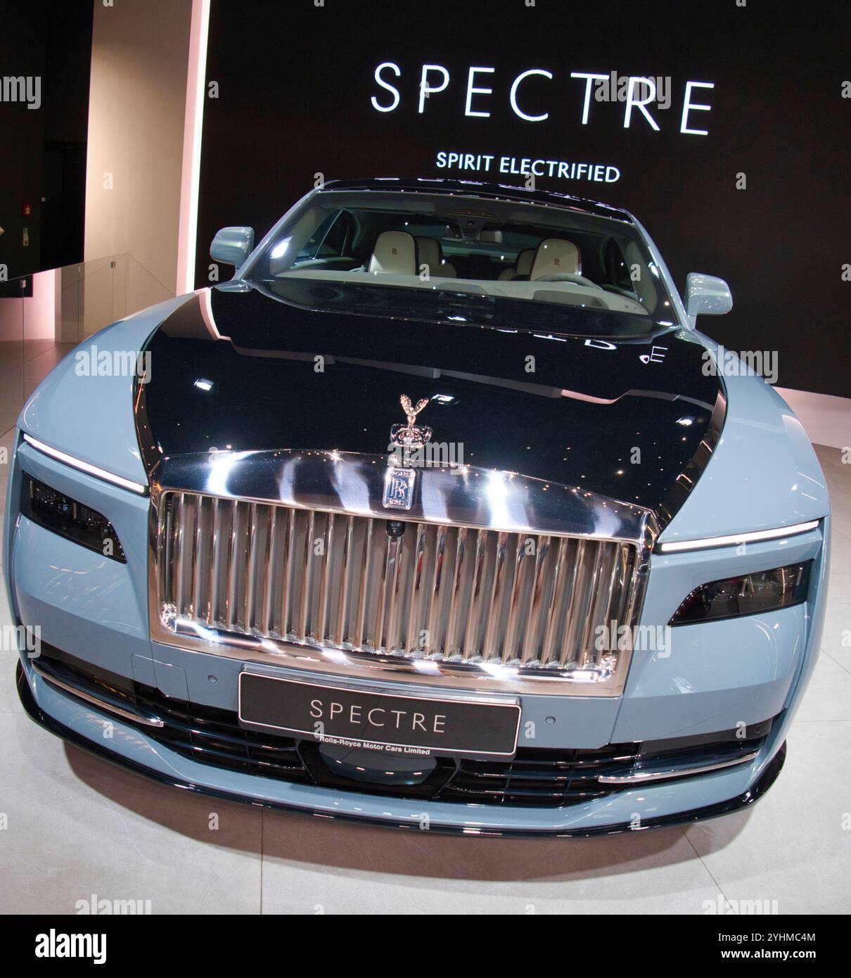 Rolls royce spectre hi-res stock photography and images - Alamy