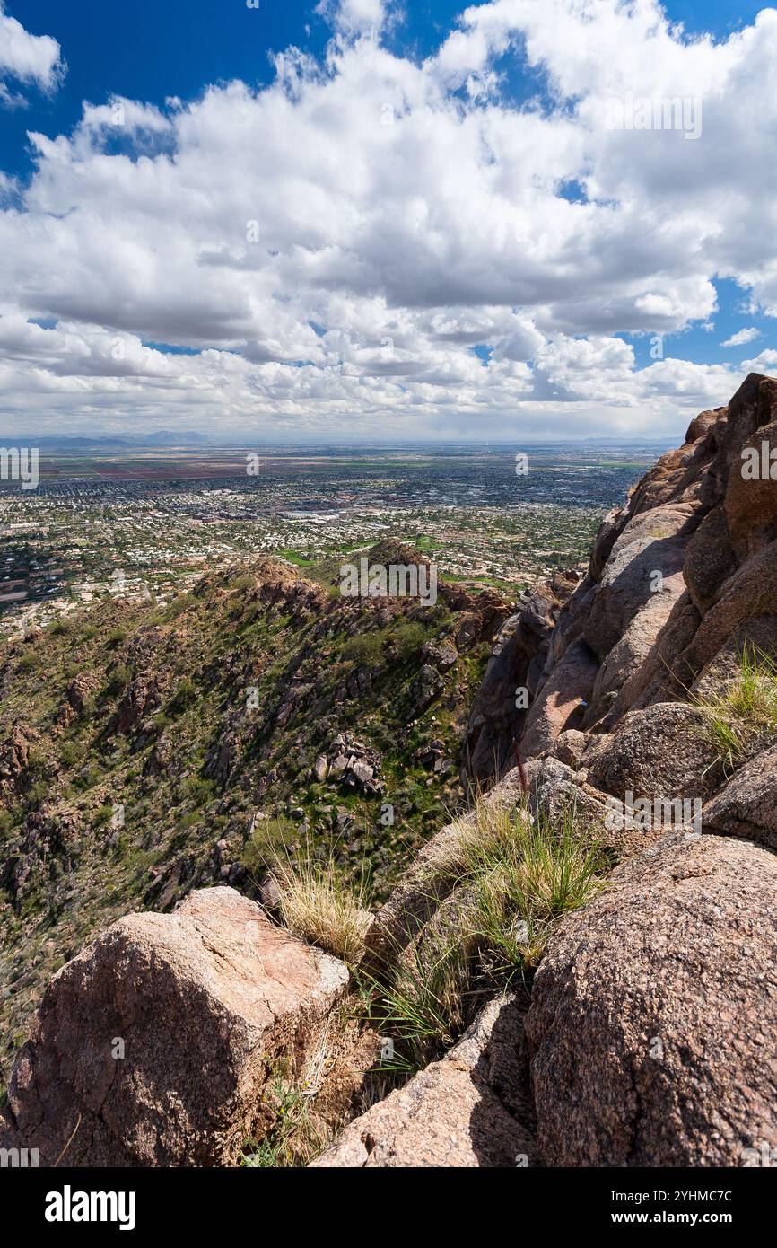 Large boulders lining and marking the summit of Camelback Mountain ...
