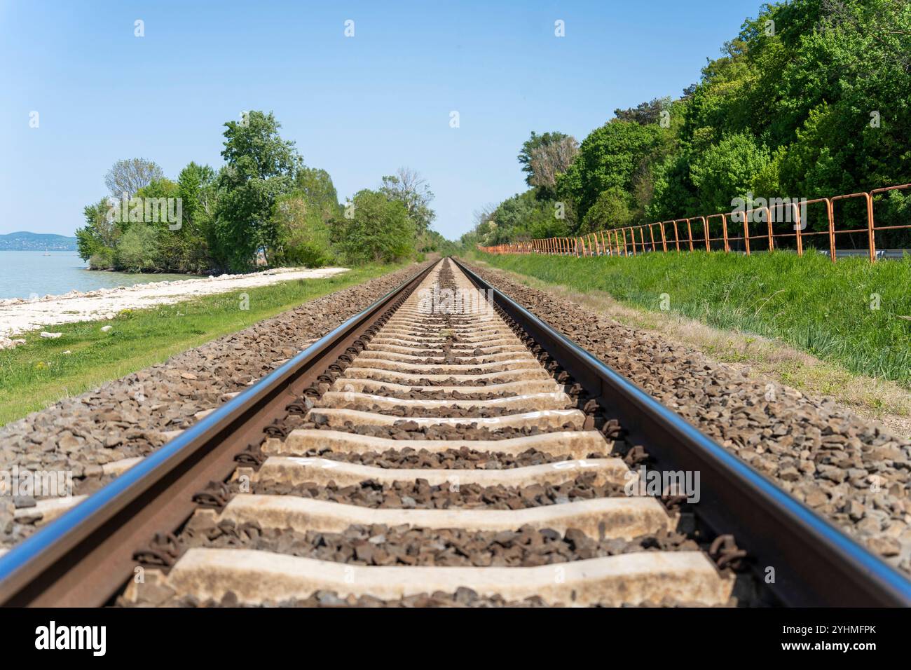 Railroad track between green hi-res stock photography and images - Alamy