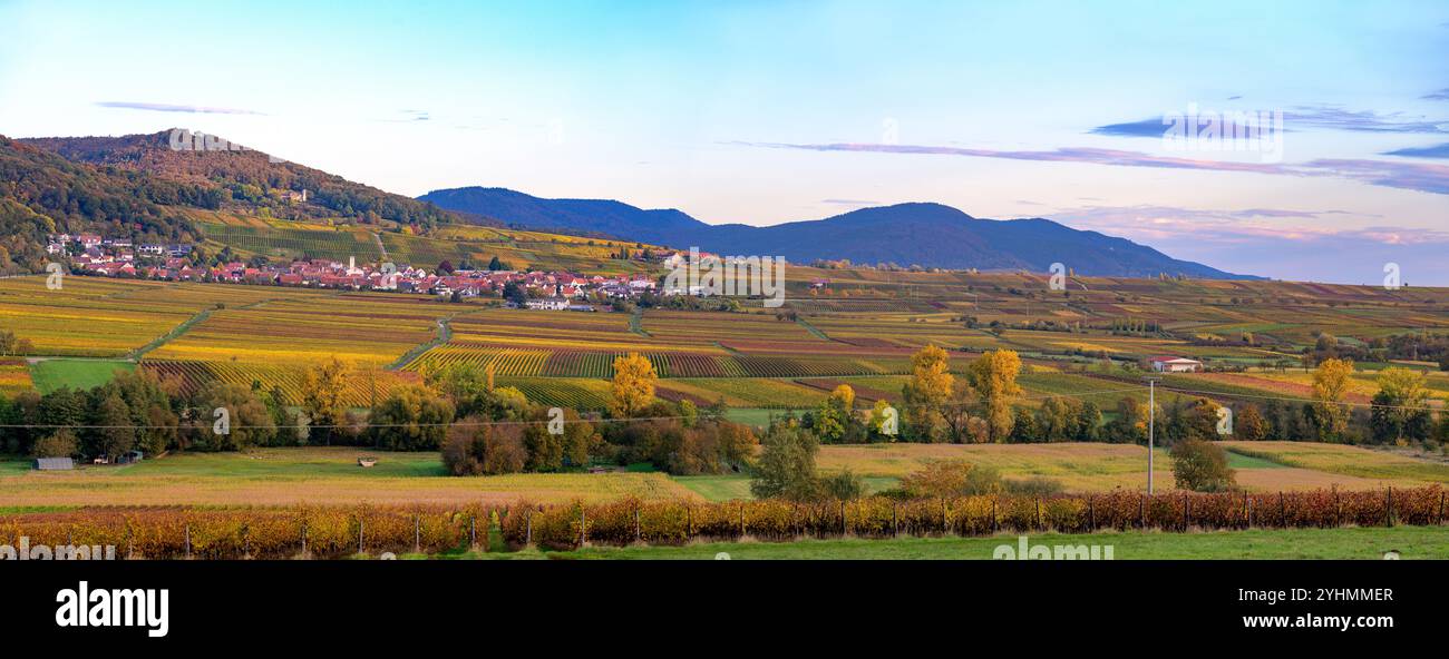The village of Eschbach along Südliche Weinstrasse (Rhineland ...