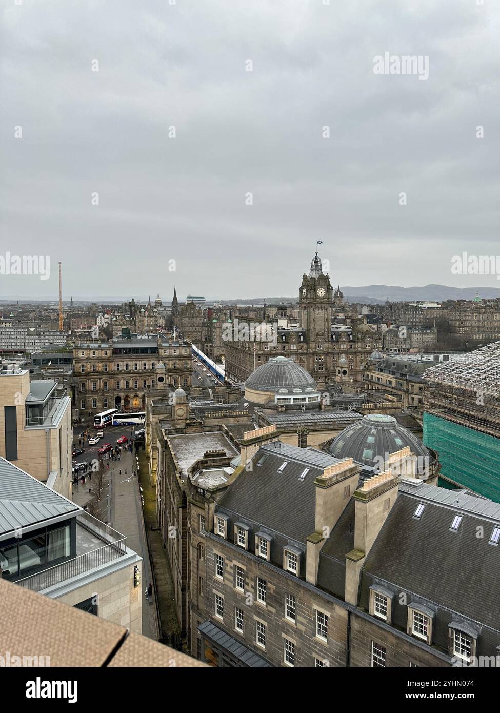 View of edinburgh rooftops and famous landmarks hi-res stock ...