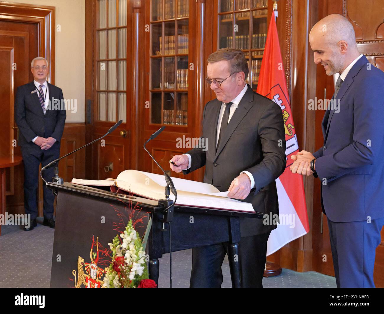 Gelöbnis der Bundeswehr in Hannover Eintragung des Bundesminister für ...