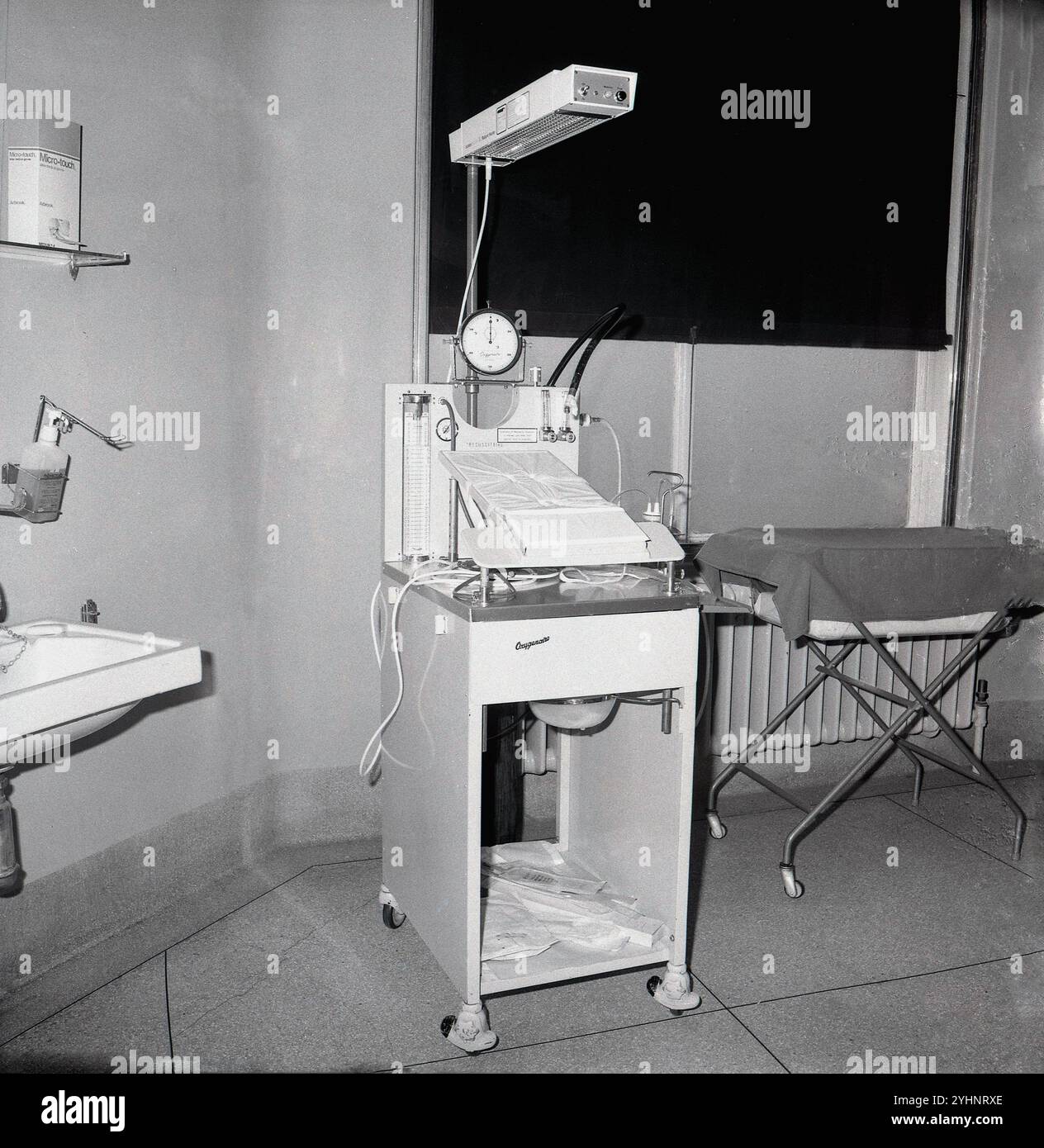 1979, historical, inside a hospital operating theatre, an oxygen ...