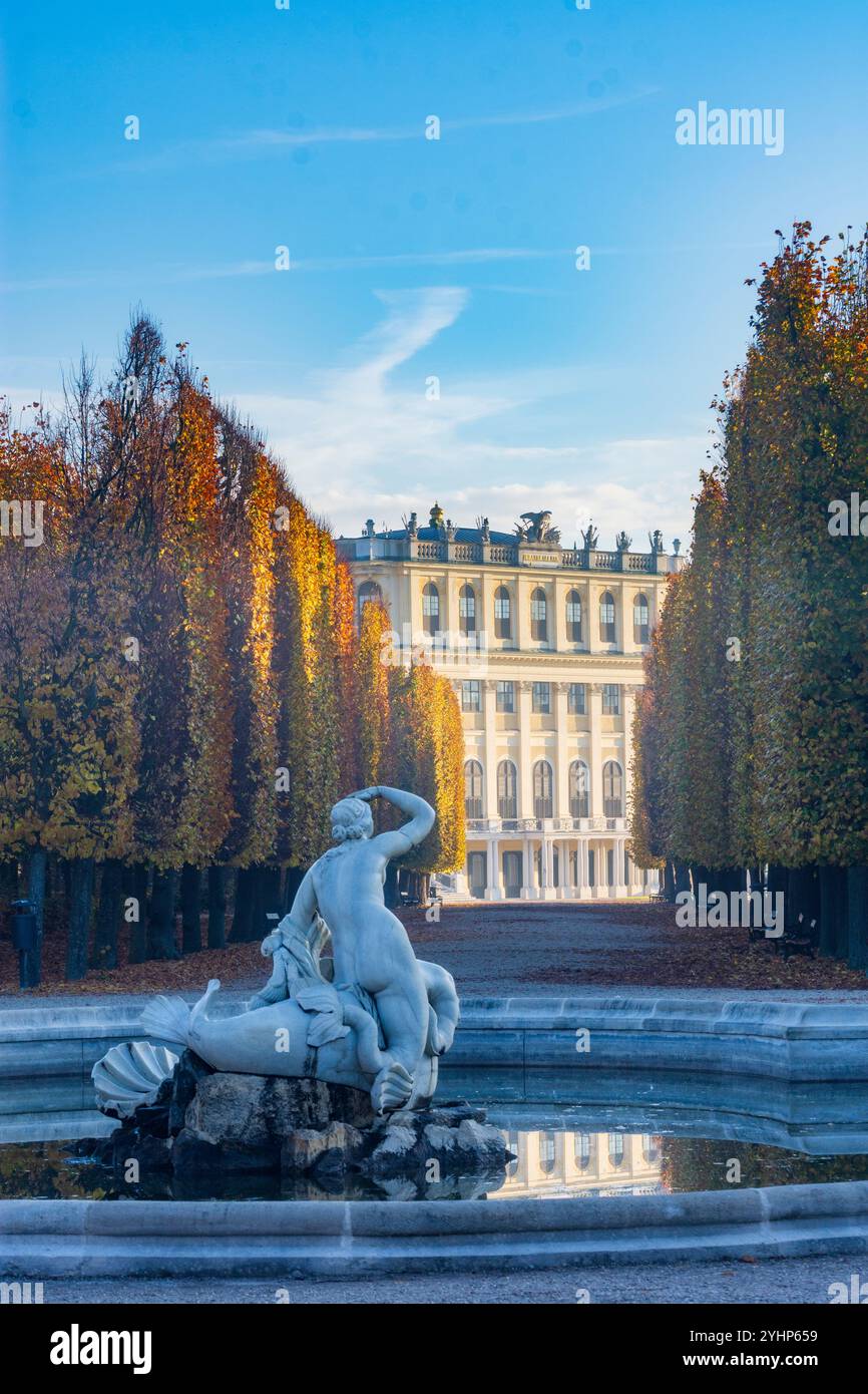 Vienna: Schloss Schönbrunn Palace and park, main facade, naiad fountain ...