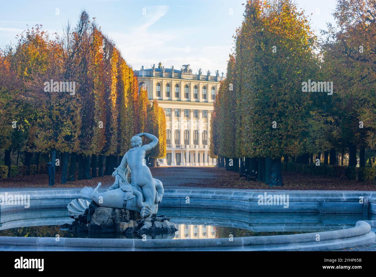 Vienna: Schloss Schönbrunn Palace and park, main facade, naiad fountain ...