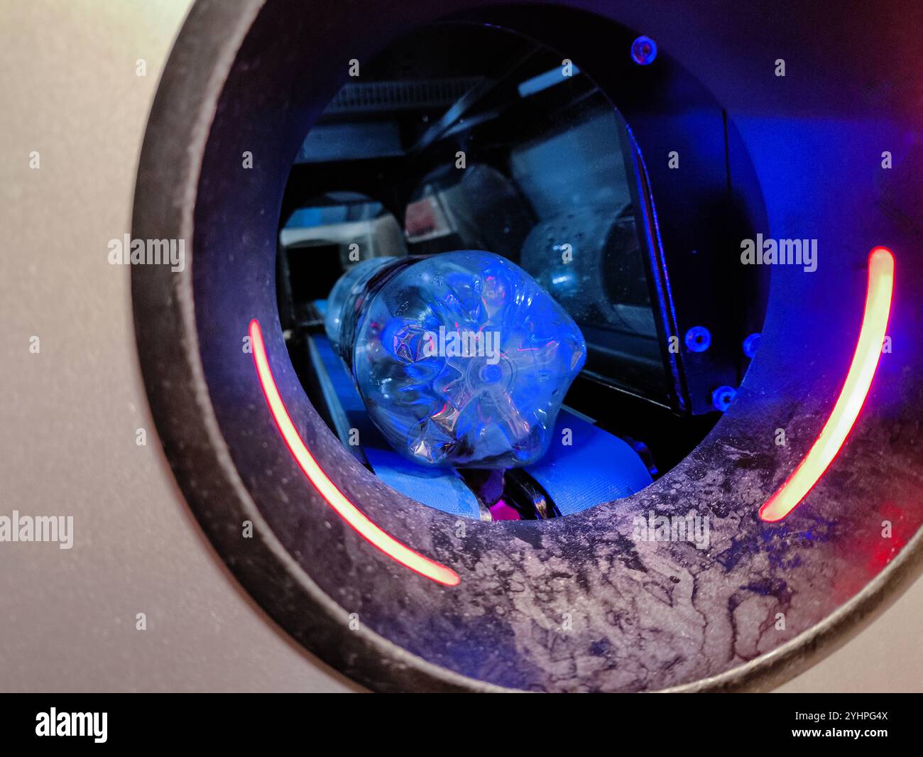 Leergutautomat hi-res stock photography and images - Alamy
