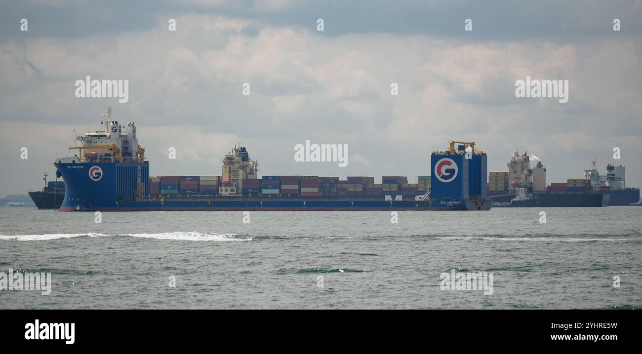 GPO AMETHYST Heavy load Carrier in the Singapore Straight Singapore ...