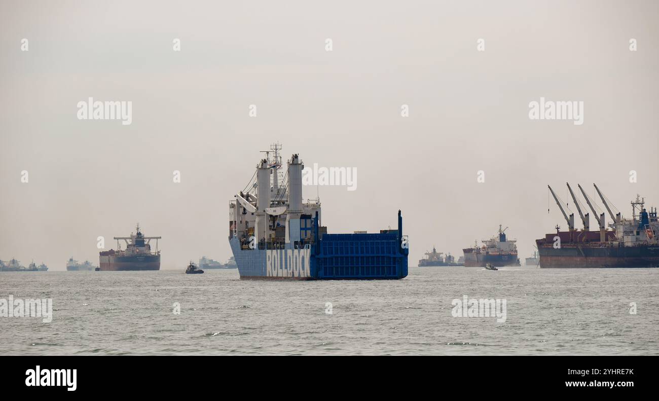 The Heavy Load Carrier Rolldock Star sits anchored off Singapore in the ...