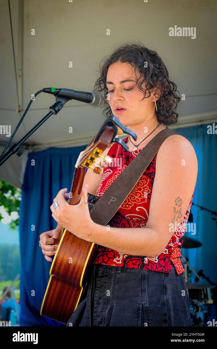 Singer mia hi-res stock photography and images - Alamy