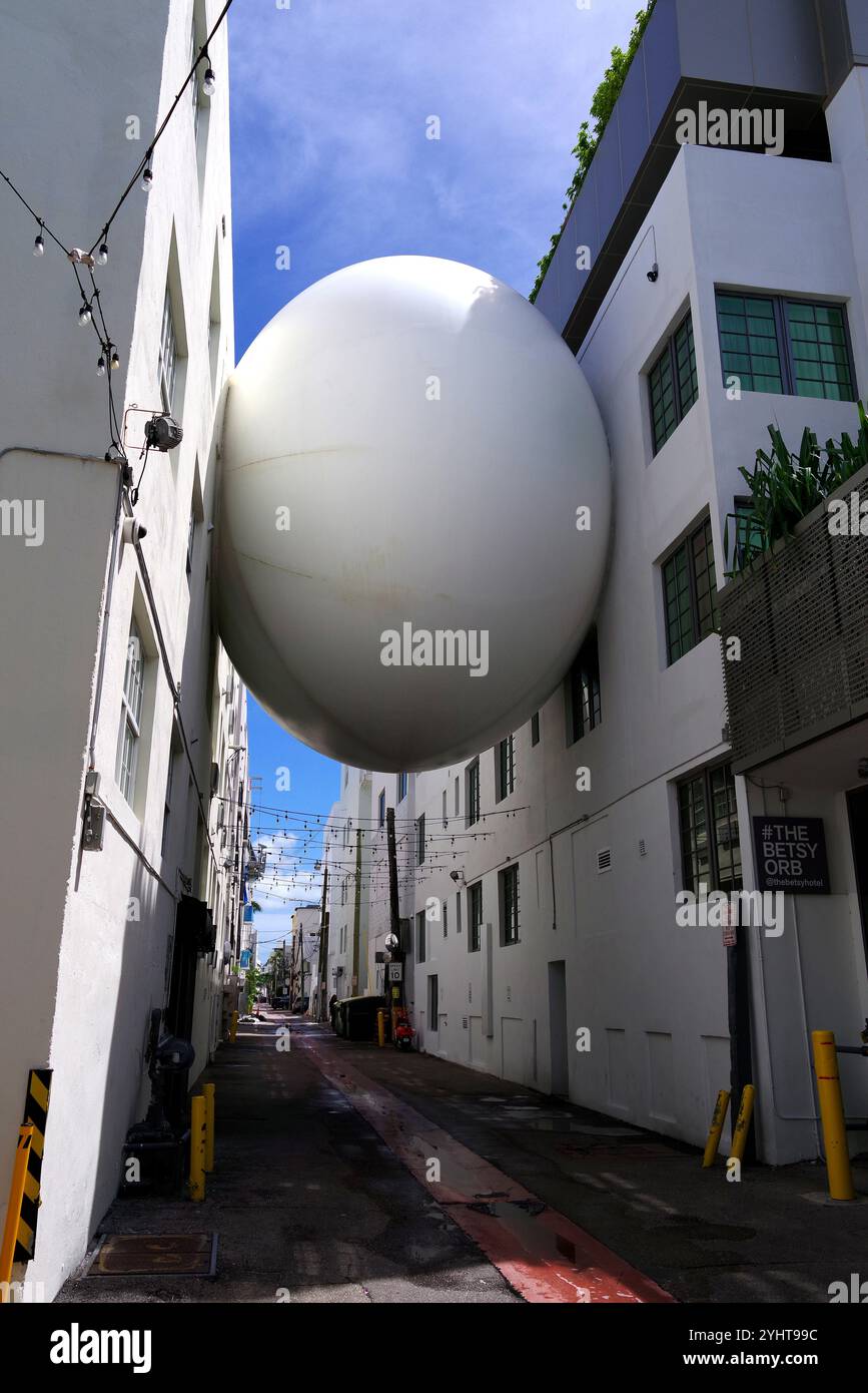 Alley way behind Betsy Hotel, South Beach, Florida Stock Photo - Alamy