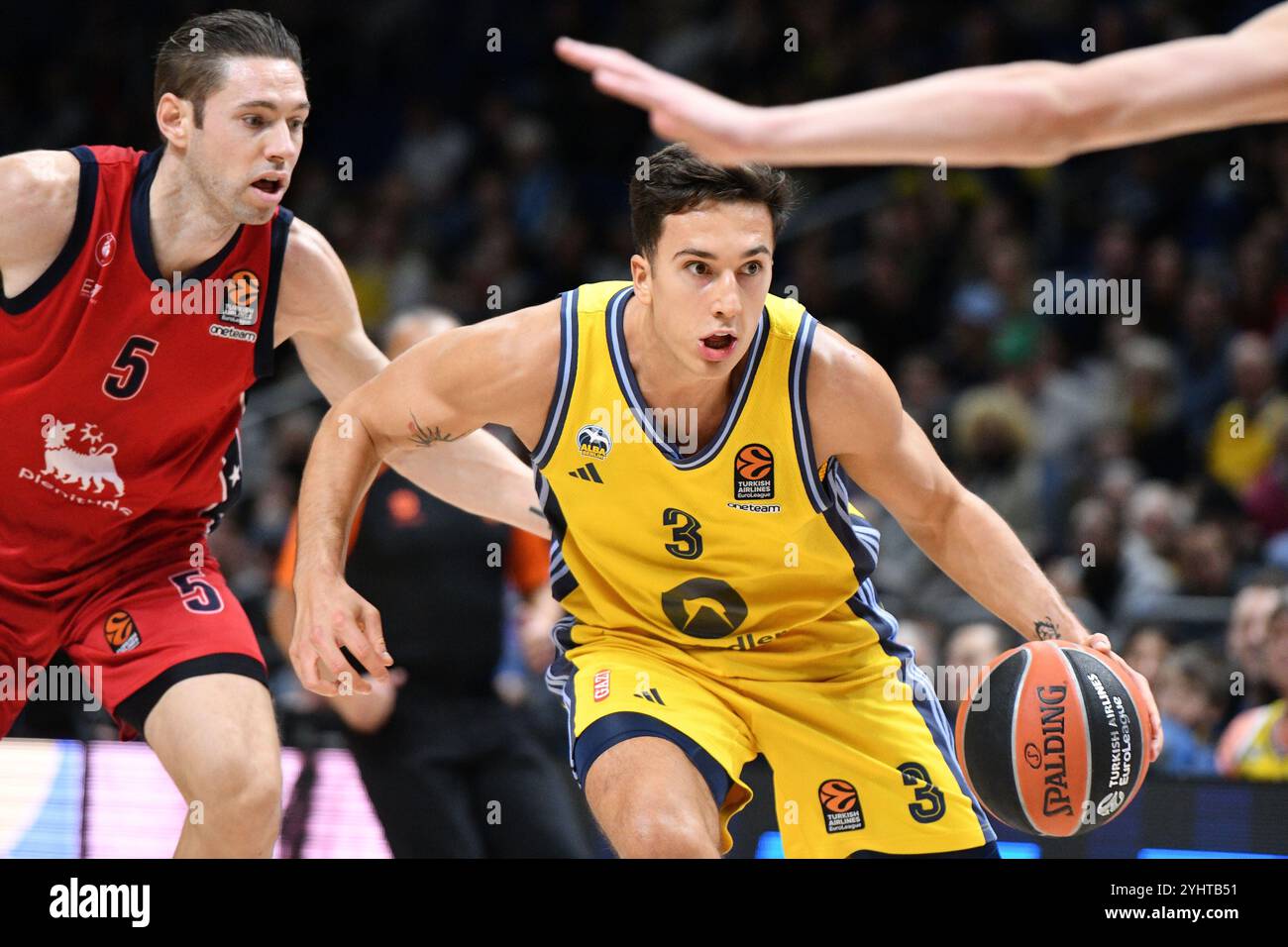 Matteo Spagnolo (ALBA Berlin, #3), Fabien Causeur (Emporio Armani Milan ...
