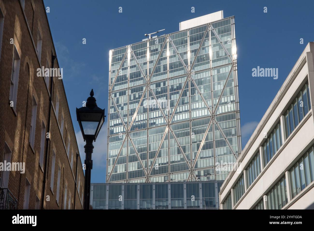 2020s street style hi-res stock photography and images - Alamy