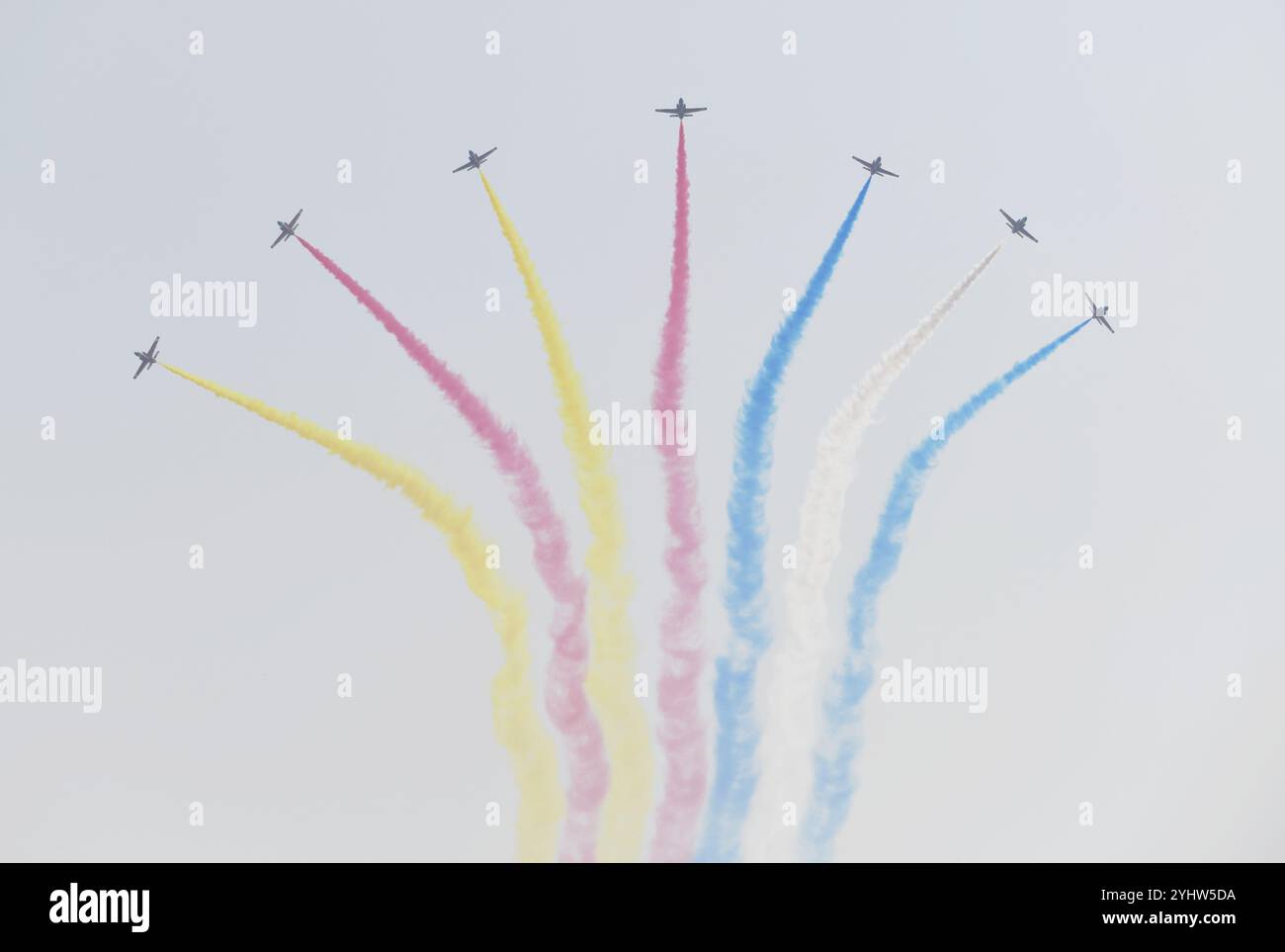 Red Falcon Air Demonstration Team performs at the Zhuhai Air Show in ...