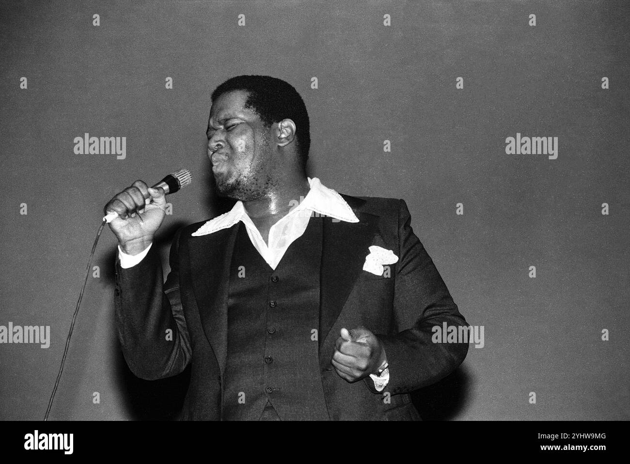 Luther Vandross performing with the band Luther at Radio City Music ...