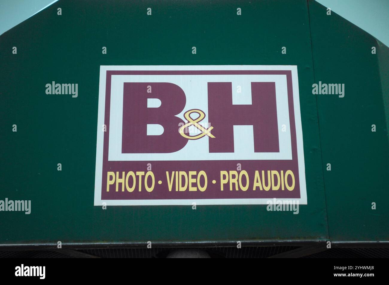 The B&H photo store is seen in Manhattan, New York City Stock Photo - Alamy