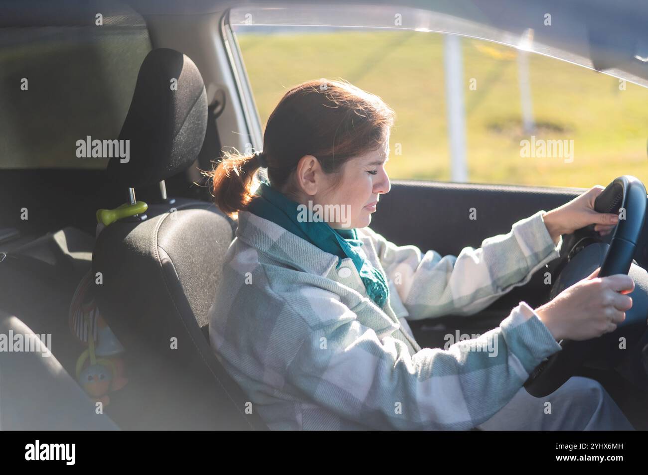 Cries in pain hi-res stock photography and images - Alamy